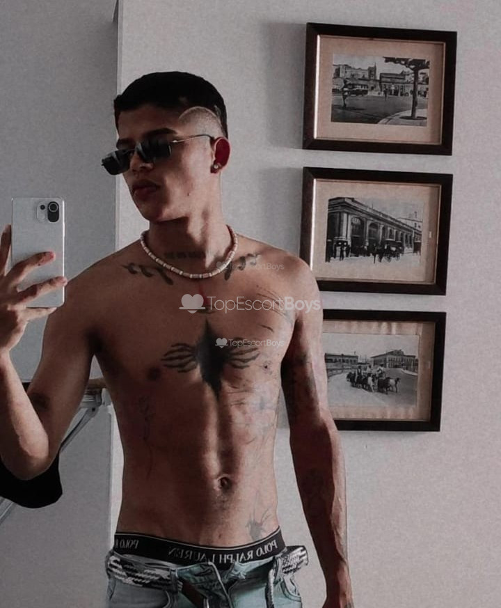 JOHAN STIVEN escort Boy Saint Julian's ️ TopEscortBoys